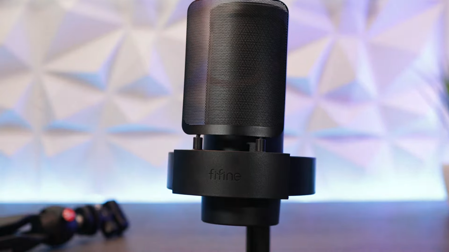 Review del Micrófono Fifine AmpliGame A8: Ideal para Creadores de Contenido - TecnoRed.org