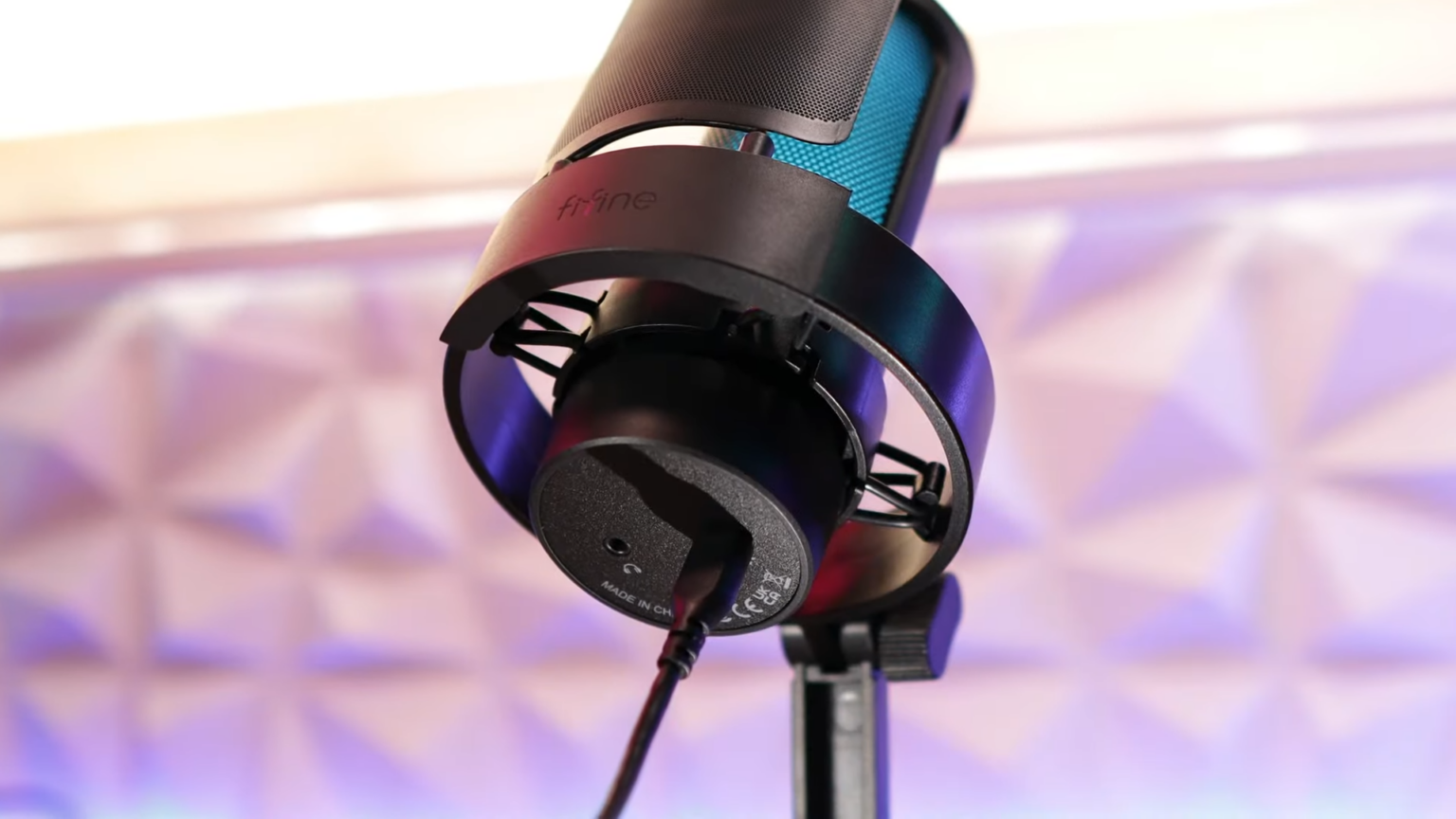 Review del Micrófono Fifine AmpliGame A8: Ideal para Creadores de Contenido - TecnoRed.org